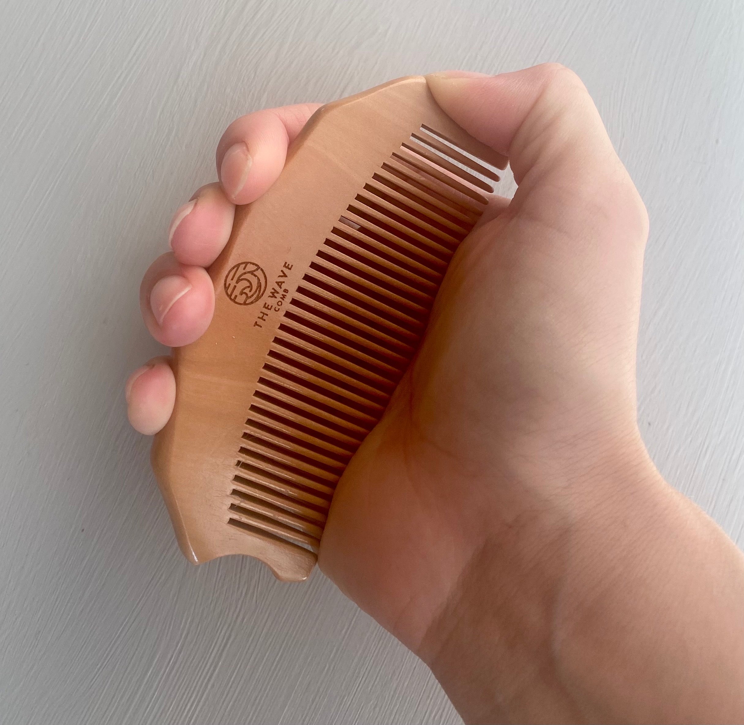 Acupressure comb for pain management and anxiety – The Wave Comb